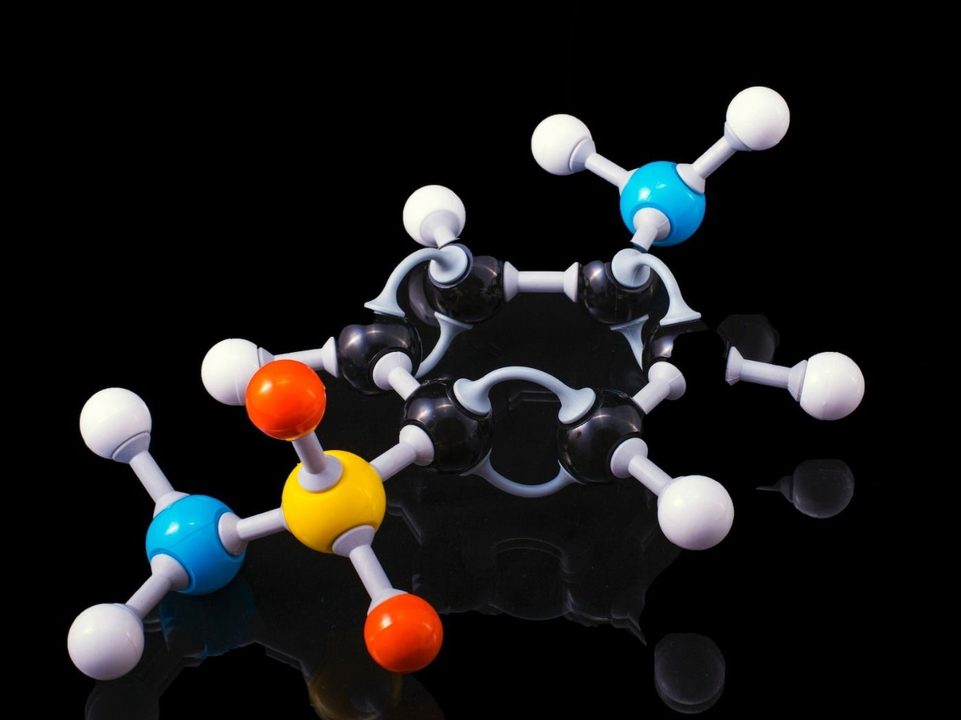 Átomo: Qué es, partes, estructura, características e historia ...