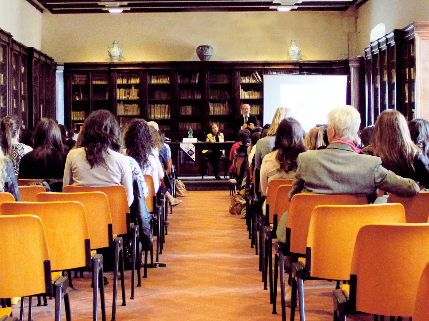 Coloquio: qué es, estructura, tipos y ejemplos - Enciclopedia Significados